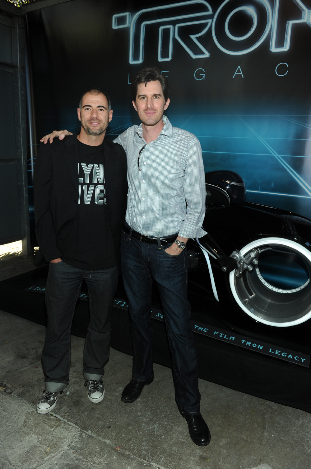 Exclusive Interview: TRON: LEGACY Vehicle Designer Daniel Simon lights ...
