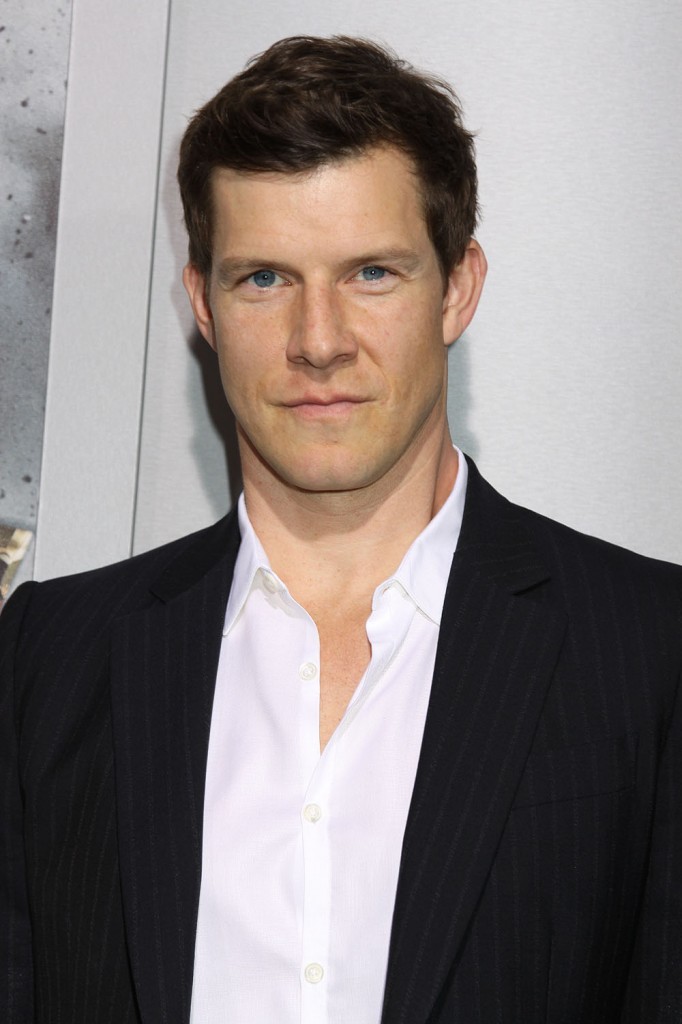 Exclusive Interview: OUTCASTS star Eric Mabius colonizes - Assignment X
