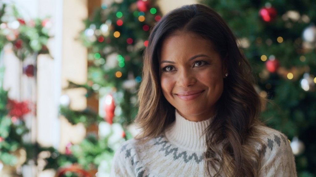 BEAUS OF HOLLY: Actress Jennifer Freeman gets into the Christmas spirit ...